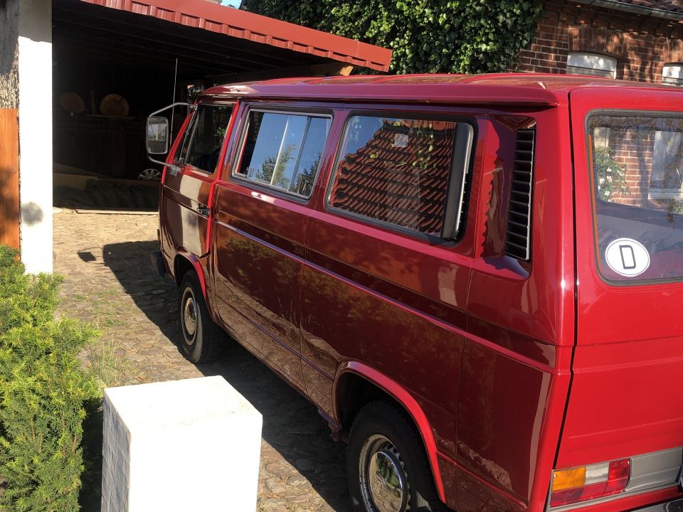 1988 Red VW Bus (T3) TD — MICARE PS